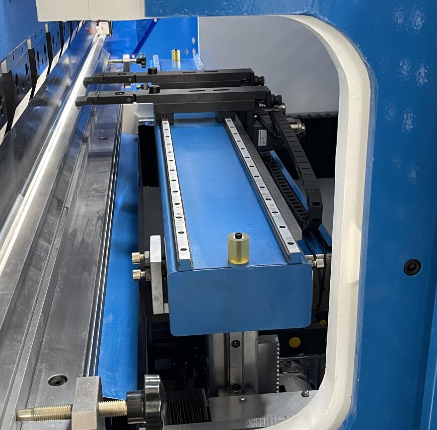 Touch Screen DELEM 53T Controller CNC Hydraulic Press Brake, CNC Automatic Bending Machine for 4 ...